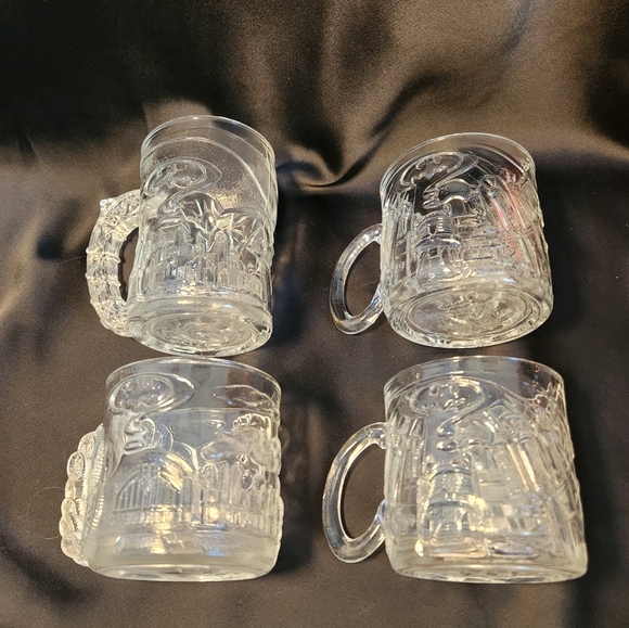 Batman | Dining | 995 Mcdonalds Batman Set | Poshmark